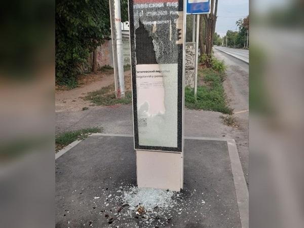 В центре Таганрога подросток устроил погром на остановке » DonDay - новости Ростова-на-Дону ...