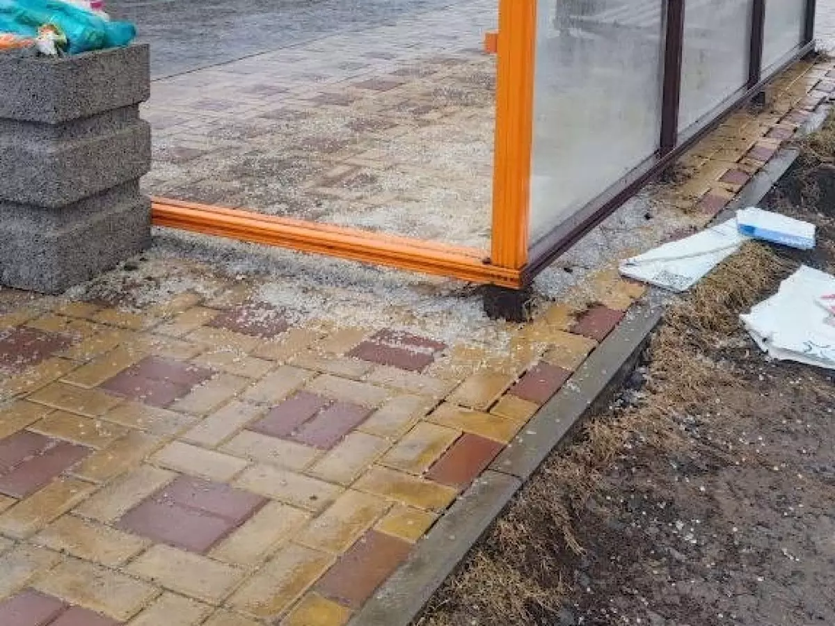 В Ростове на Евдокимова вандалы разгромили остановку » DonDay - новости Ростова-на-Дону ...