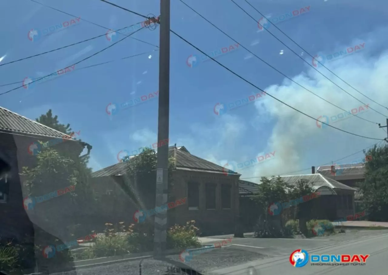 В Азовском районе полыхает крупный ландшафтный пожар » DonDay