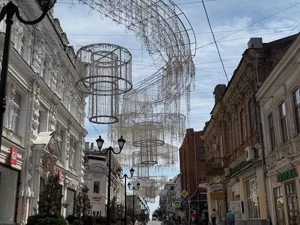 В Ростове демонтируют подвесную иллюминацию «Северное сияние» на Семашко » DonDay