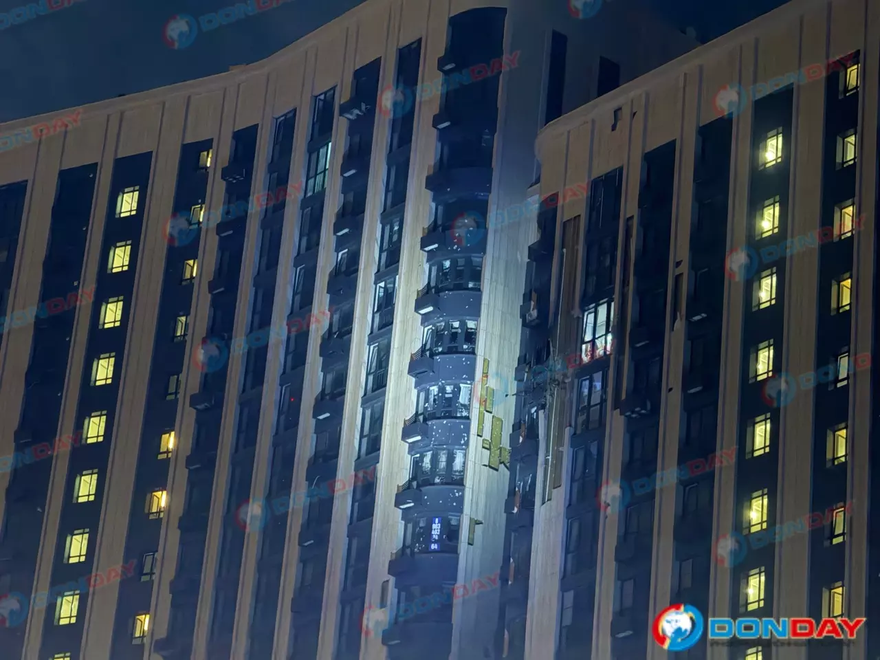 После атаки БПЛА в многоэтажке на Левом берегу приступили к осмотру повреждений » DonDay