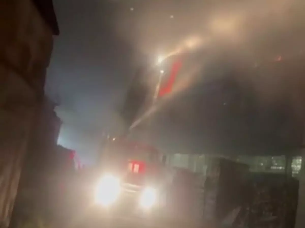 Полсотни спасателей тушат крупный пожар в районе Темерницкого моста в Ростове » DonDay